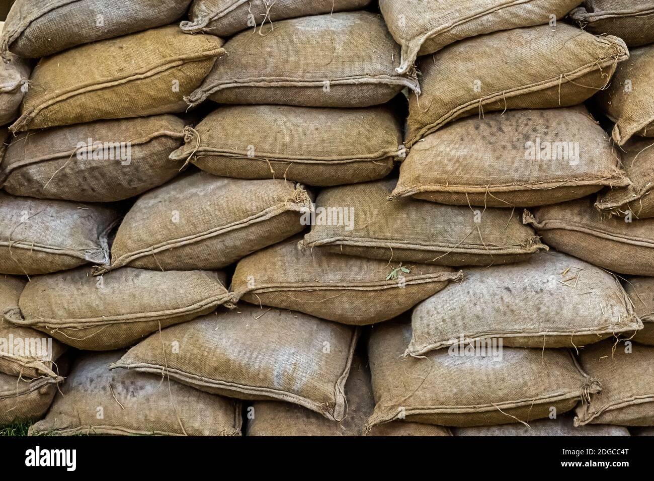 Pattern folded sandbags, defensive wall against floods and hurricane ...