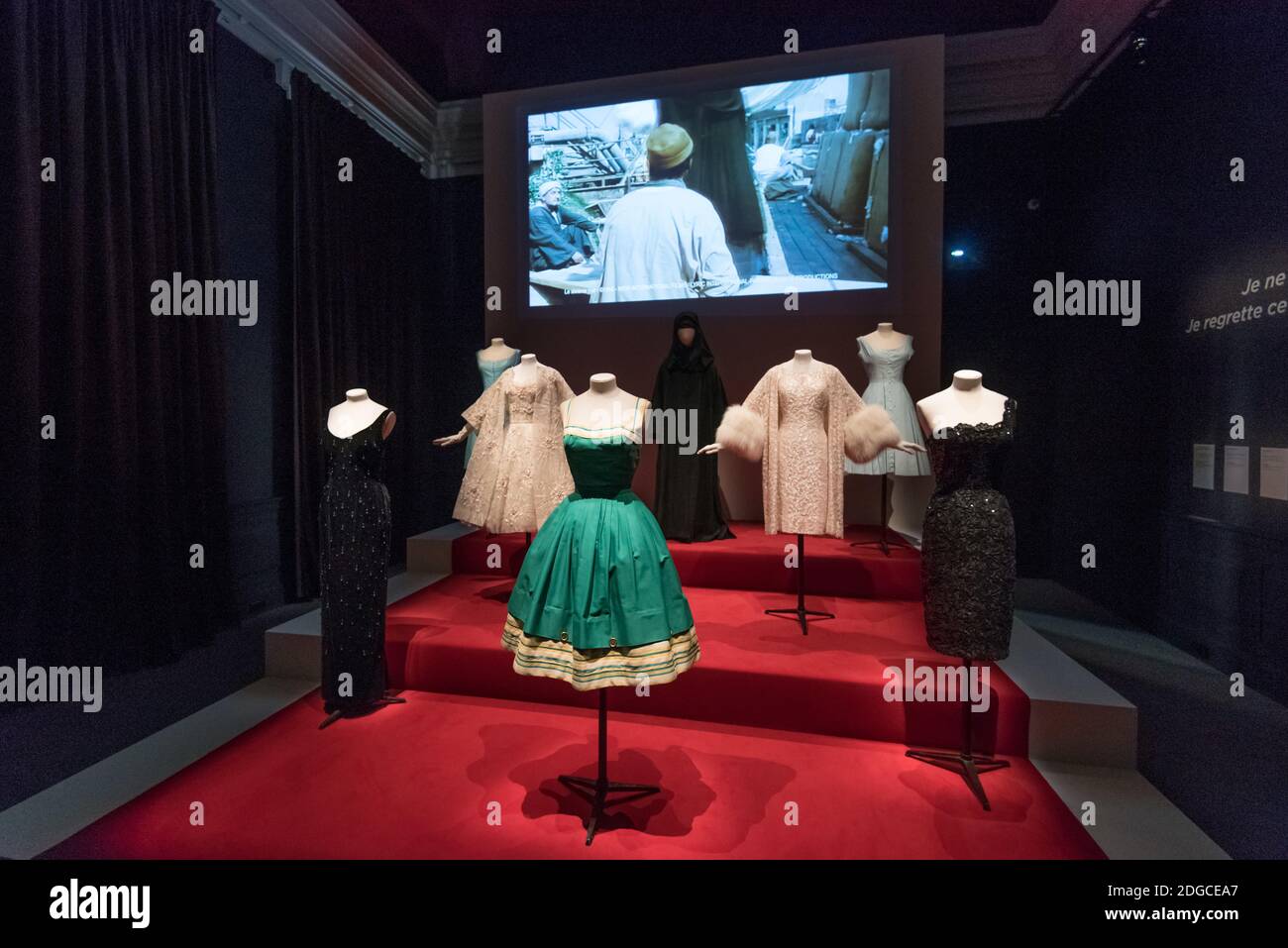 Le garde robe hi-res stock photography and images - Alamy