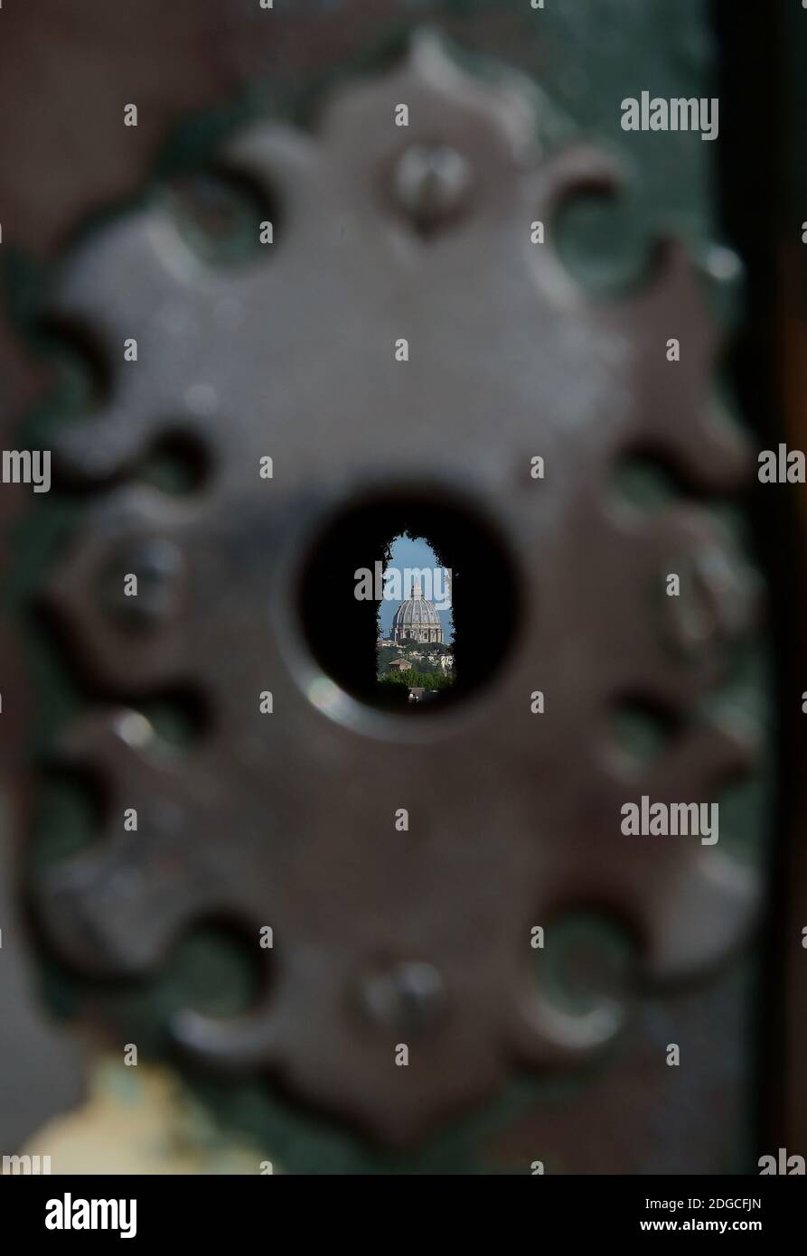 Knights malta keyhole hi-res stock photography and images - Alamy