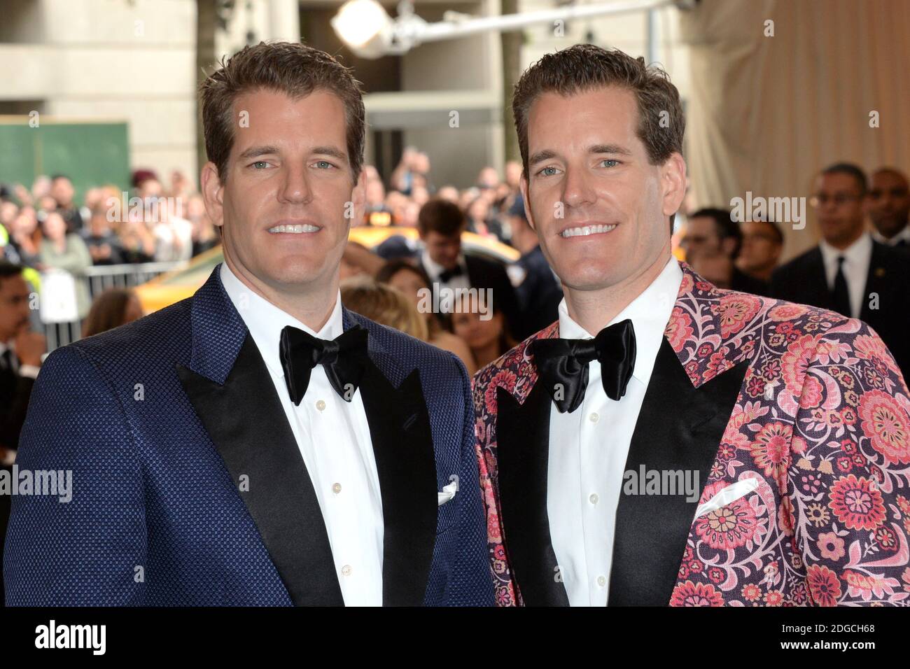 Cameron and Tyler Winklevoss arriving on the red carpet at the Costume ...