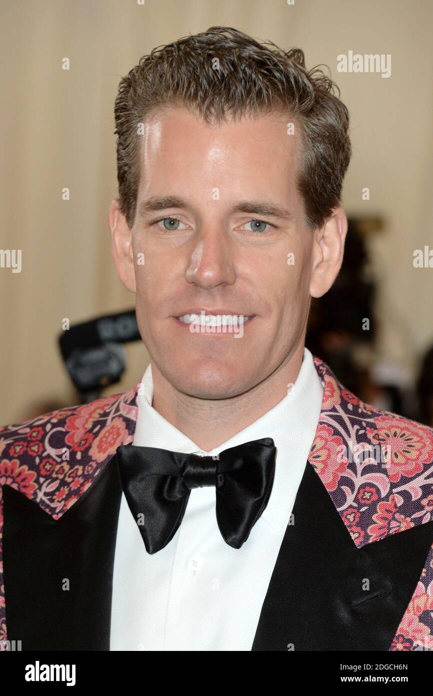Tyler Winklevoss arriving on the red carpet at the Costume Institute ...