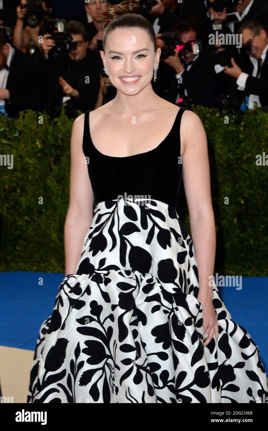 Daisy Ridley arriving on the red carpet at the Costume Institute ...