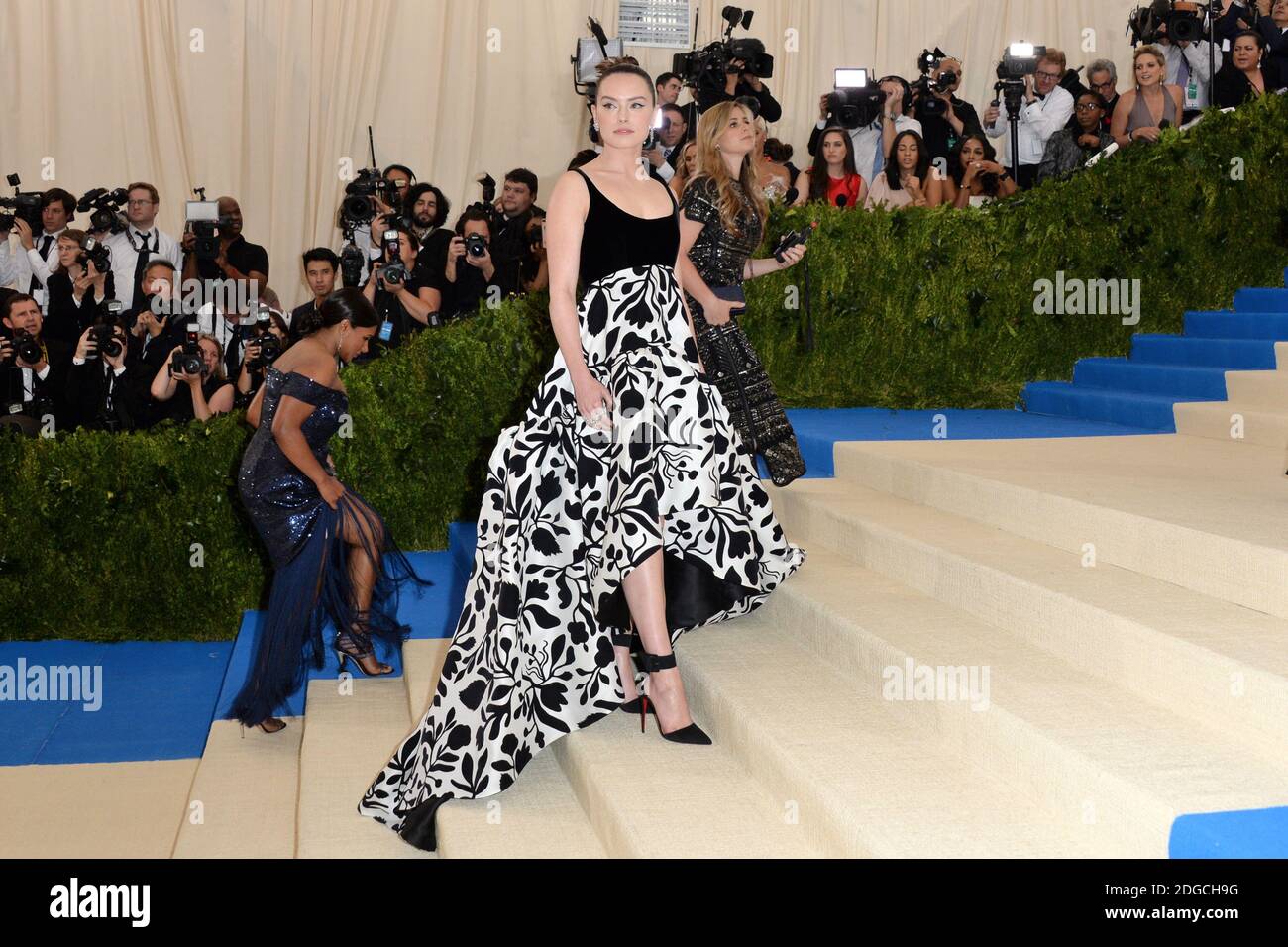 Daisy Ridley arriving on the red carpet at the Costume Institute ...