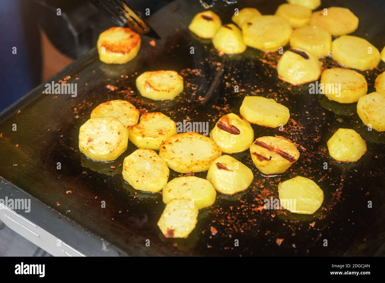 Potatoes cut small circles hi-res stock photography and images - Alamy
