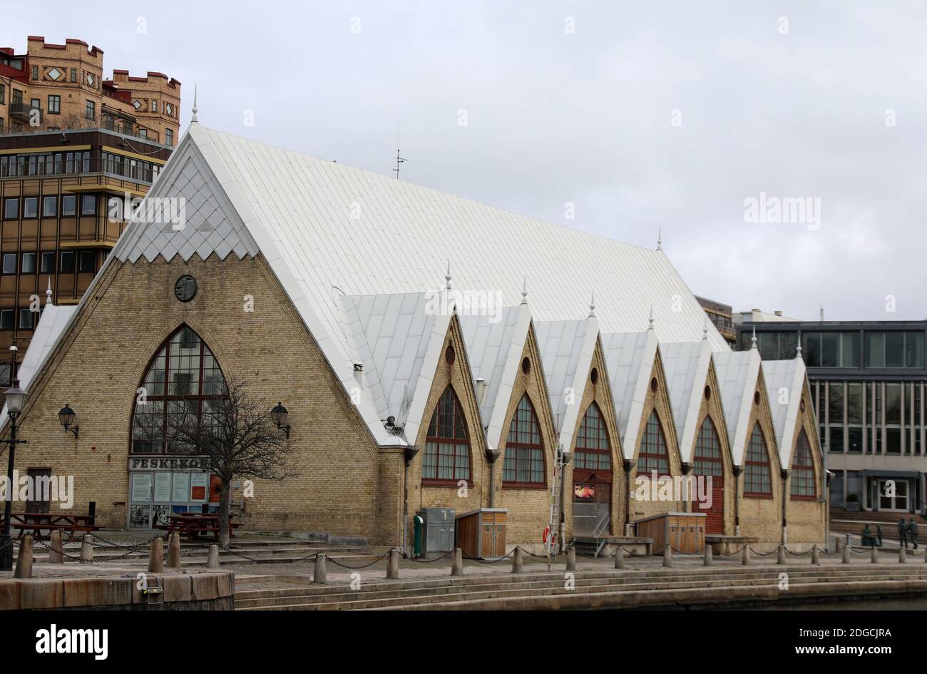 Old indoor fish market building hi-res stock photography and images - Alamy