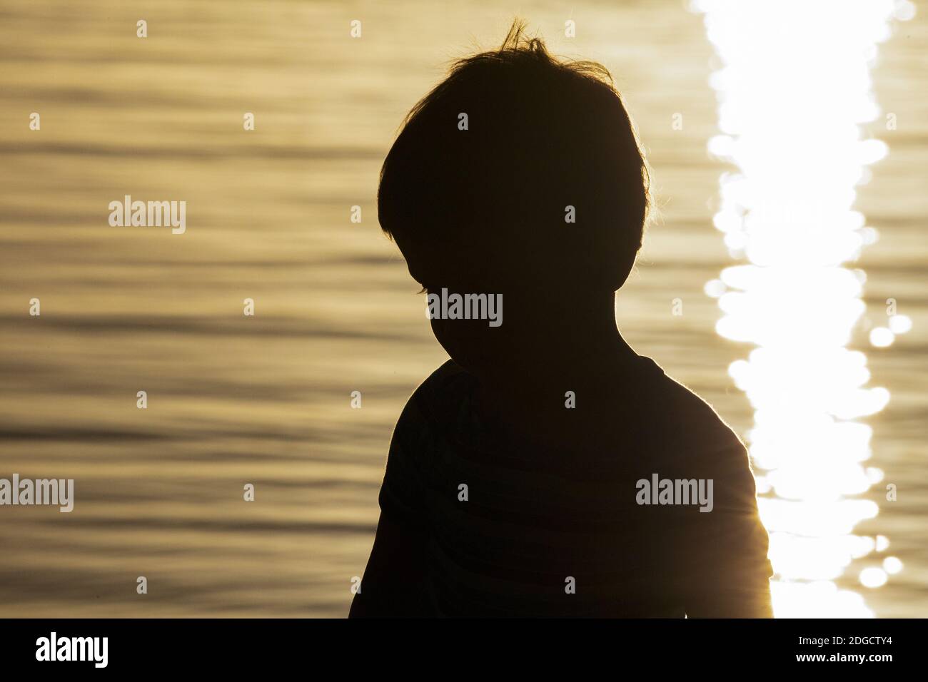 Child and sunset hi-res stock photography and images - Alamy
