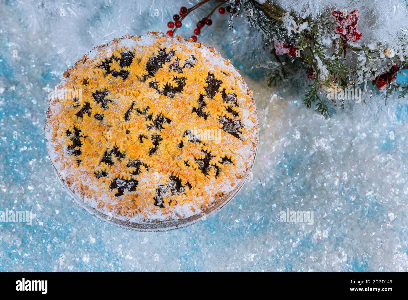 Christmas pie with snowflakes on frosty snow Stock Photo - Alamy