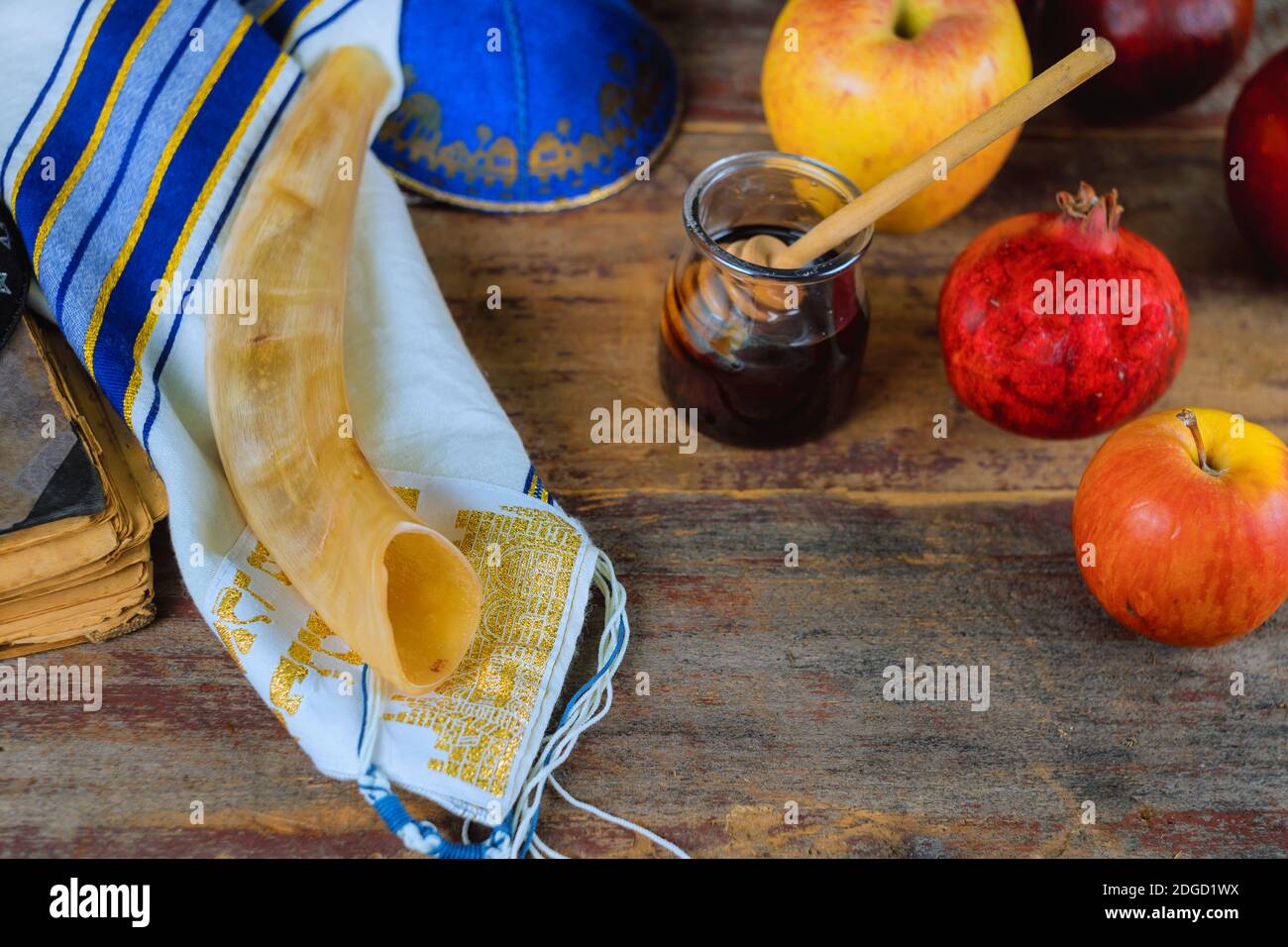 Honey, apple and pomegranate traditional holiday symbols rosh hashanah ...