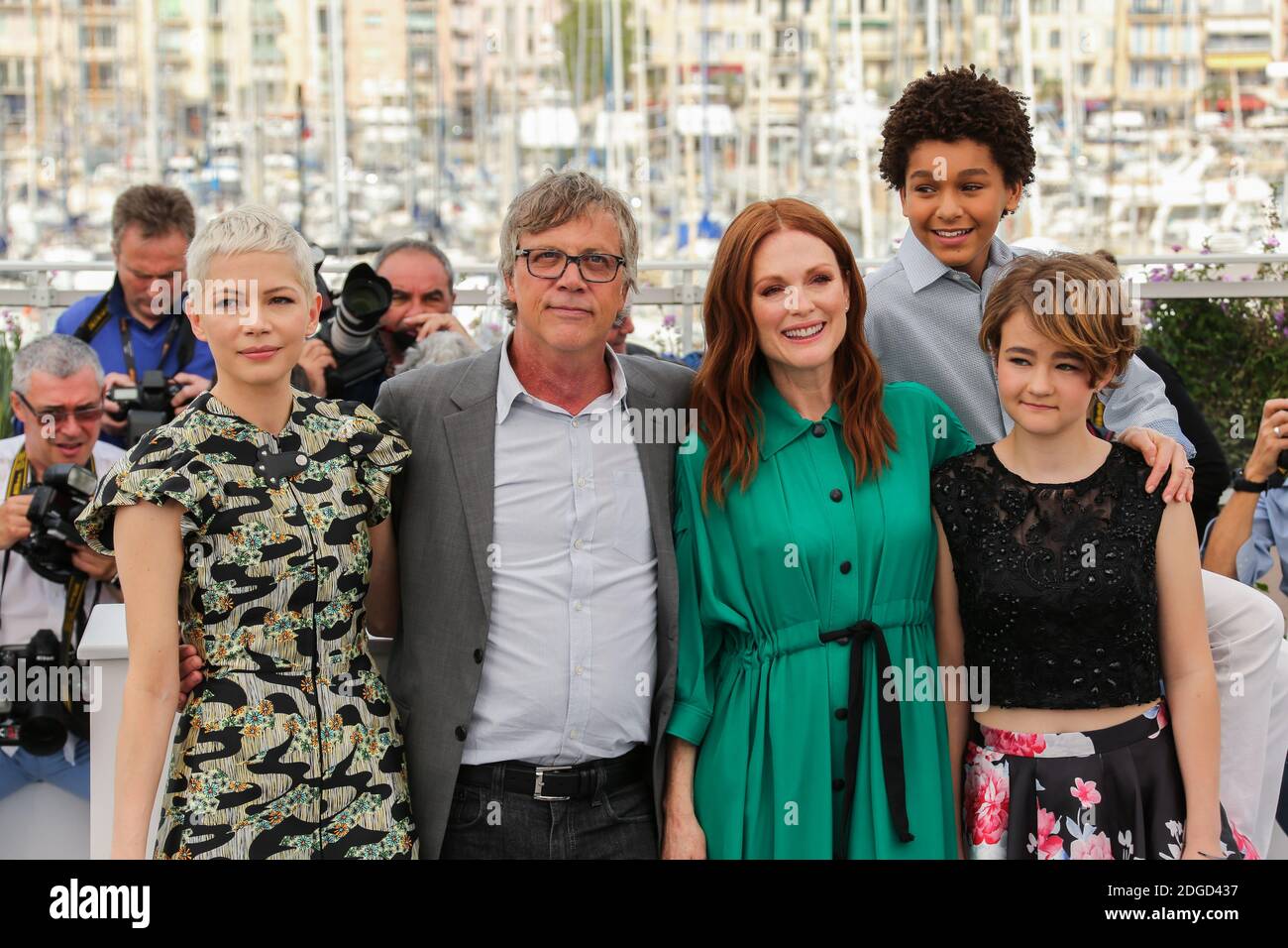 Todd Haynes, Michelle Williams, Millicent Simmonds, Julianne Moore, Jaden Michael posing at ...