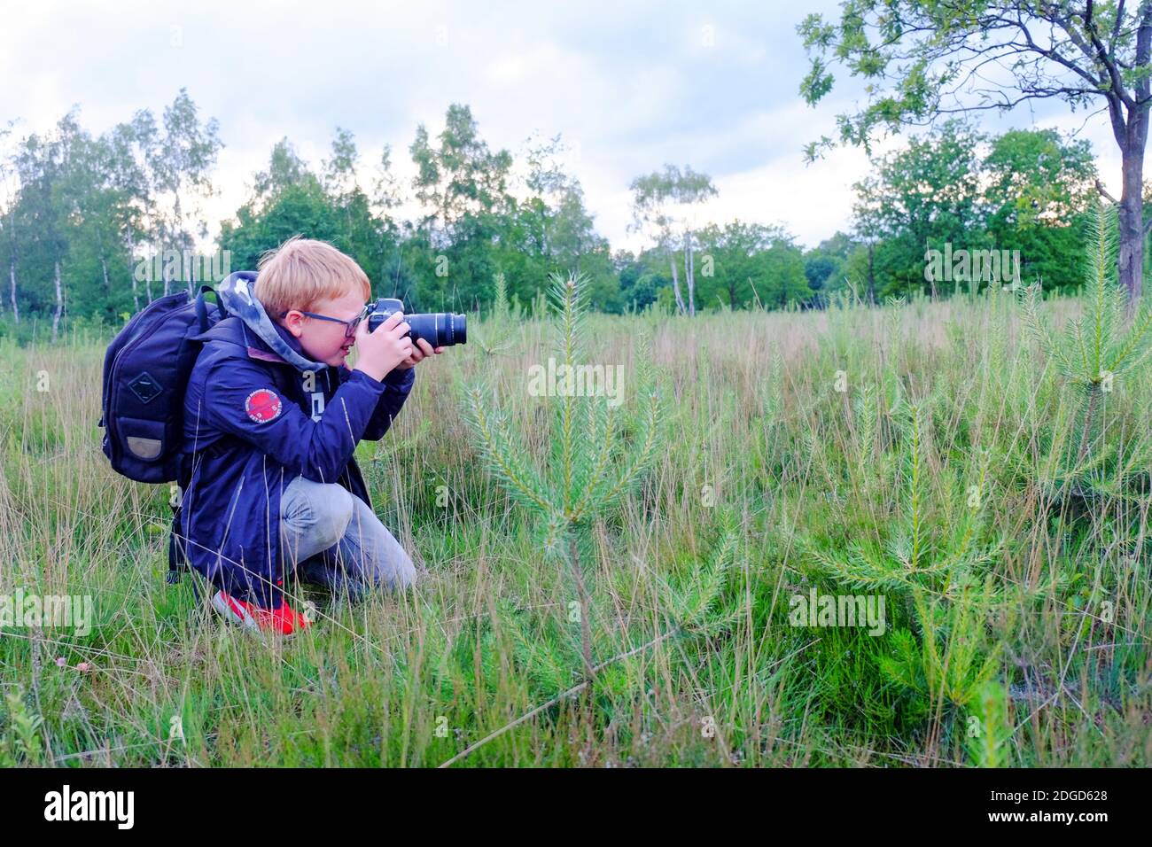 Male taking photographs hi-res stock photography and images - Alamy