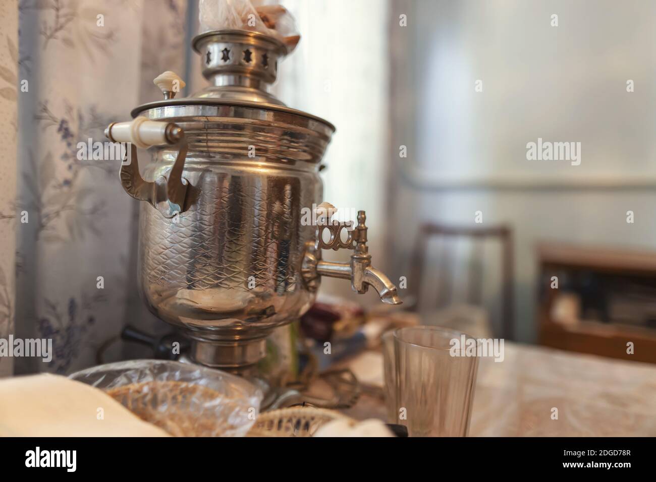 Old glass house hi-res stock photography and images - Alamy