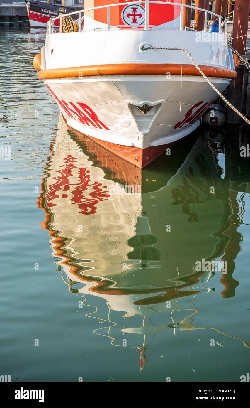 Railing reflections hi-res stock photography and images - Alamy