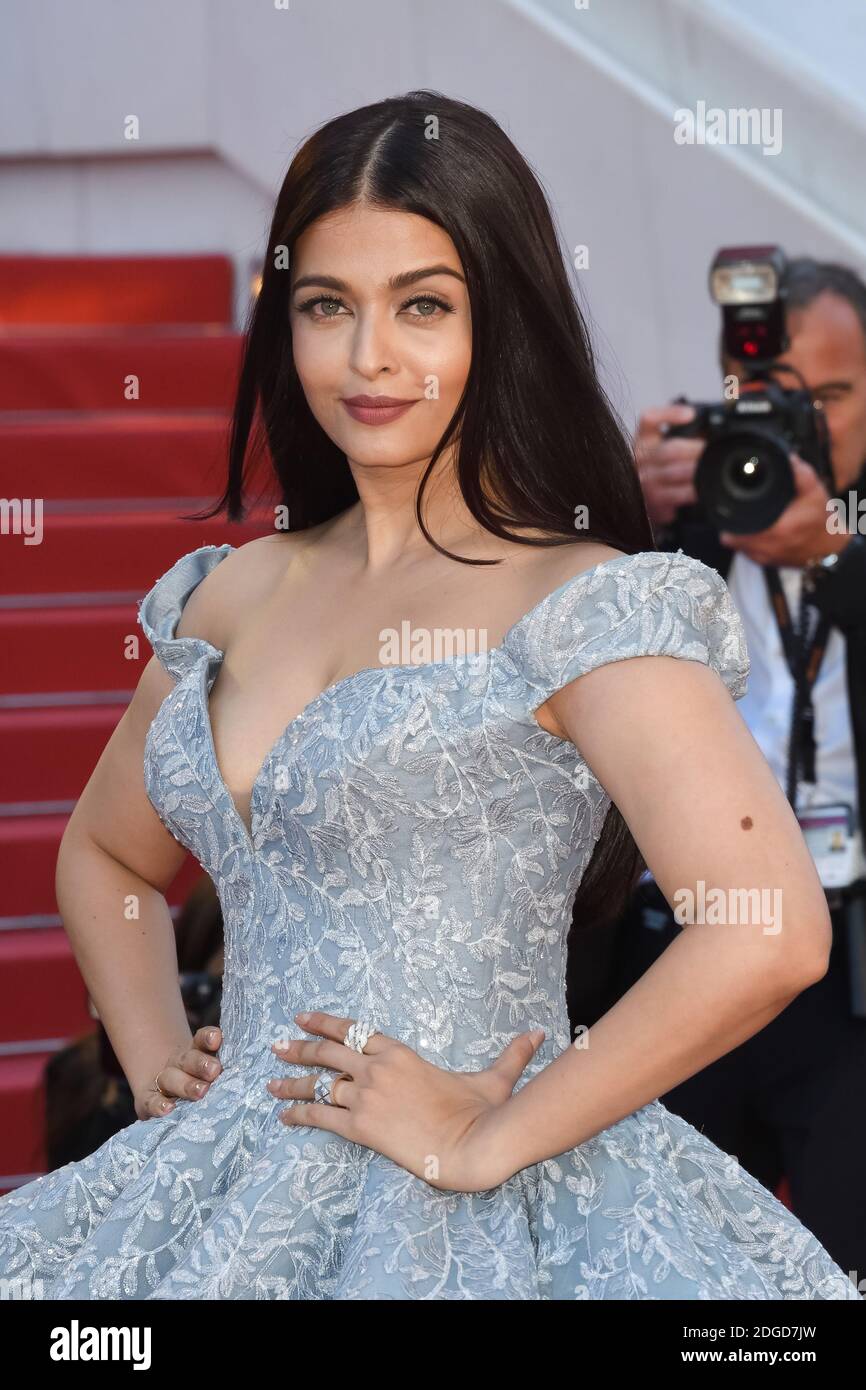 Aishwarya Rai Bachchan arriving on the red carpet of 'Okja' screening ...