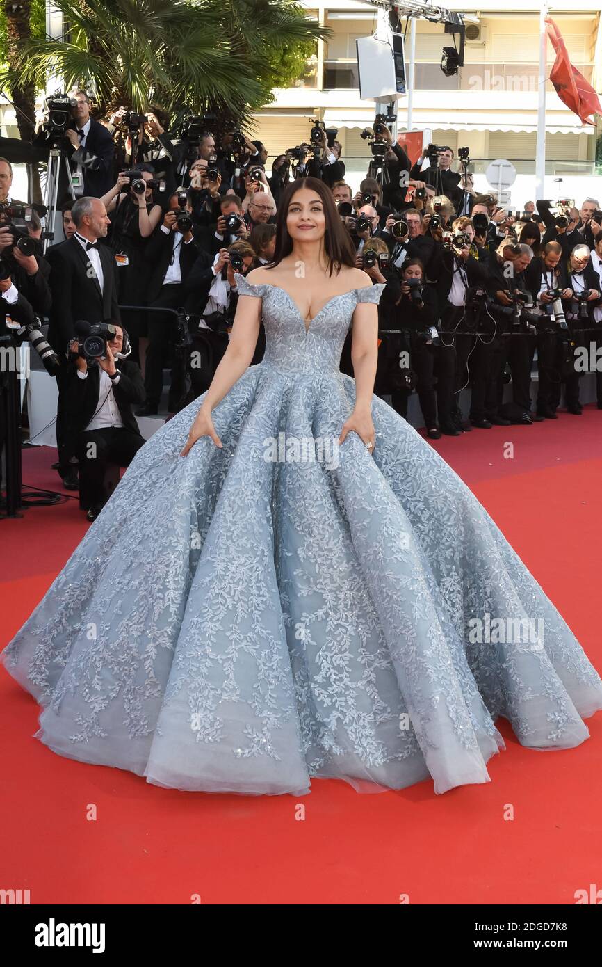 Aishwarya Rai Bachchan arriving on the red carpet of 'Okja' screening ...