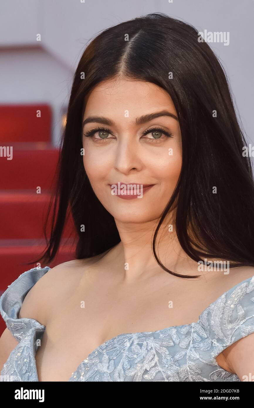 Aishwarya Rai Bachchan arriving on the red carpet of 'Okja' screening ...