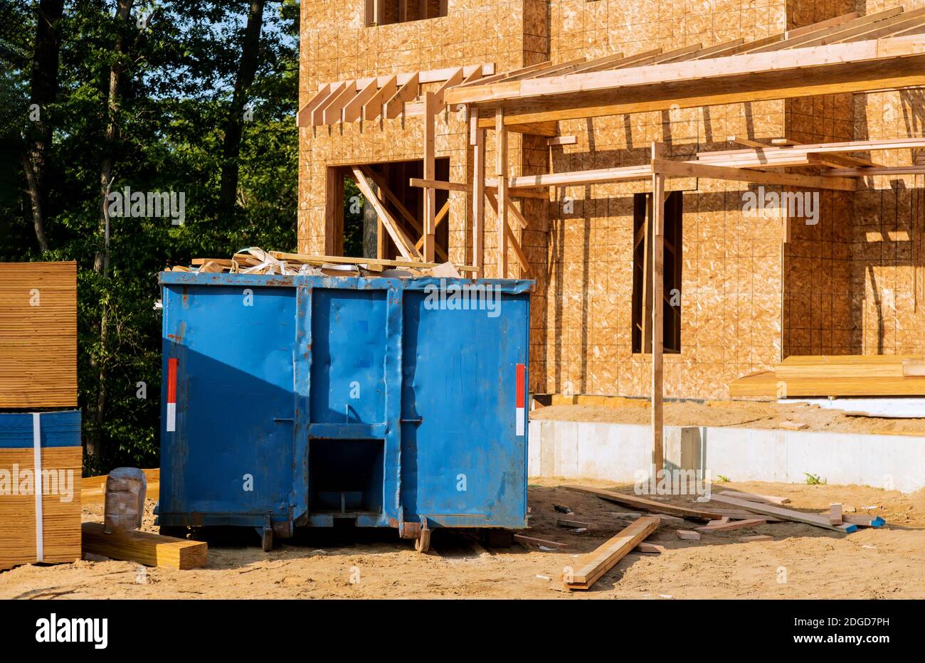 Industrial garbage bins hi-res stock photography and images - Alamy