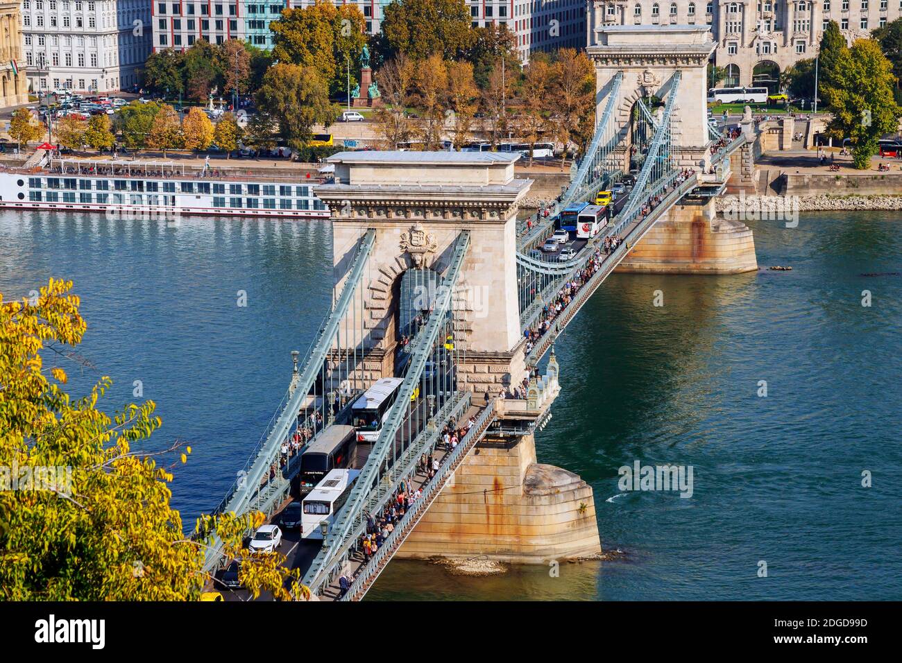 People and vehicles using the 'Chain Bridge', which was the bridge ...