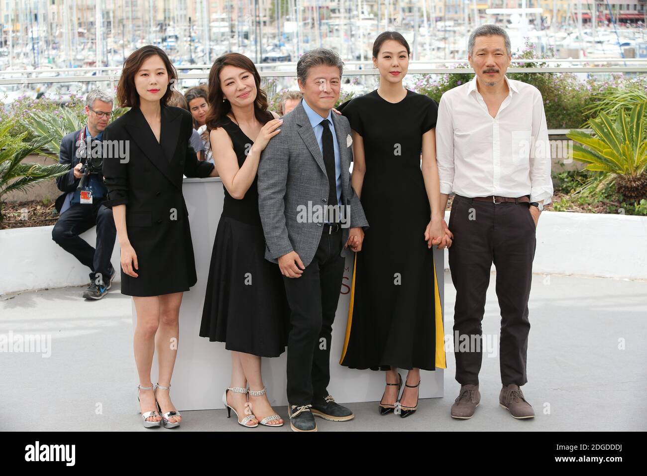 Kim Saebyunk, Haehyo Kwon, Kim Minhee, Hong Sangsoo, Cho Yunhee posing ...