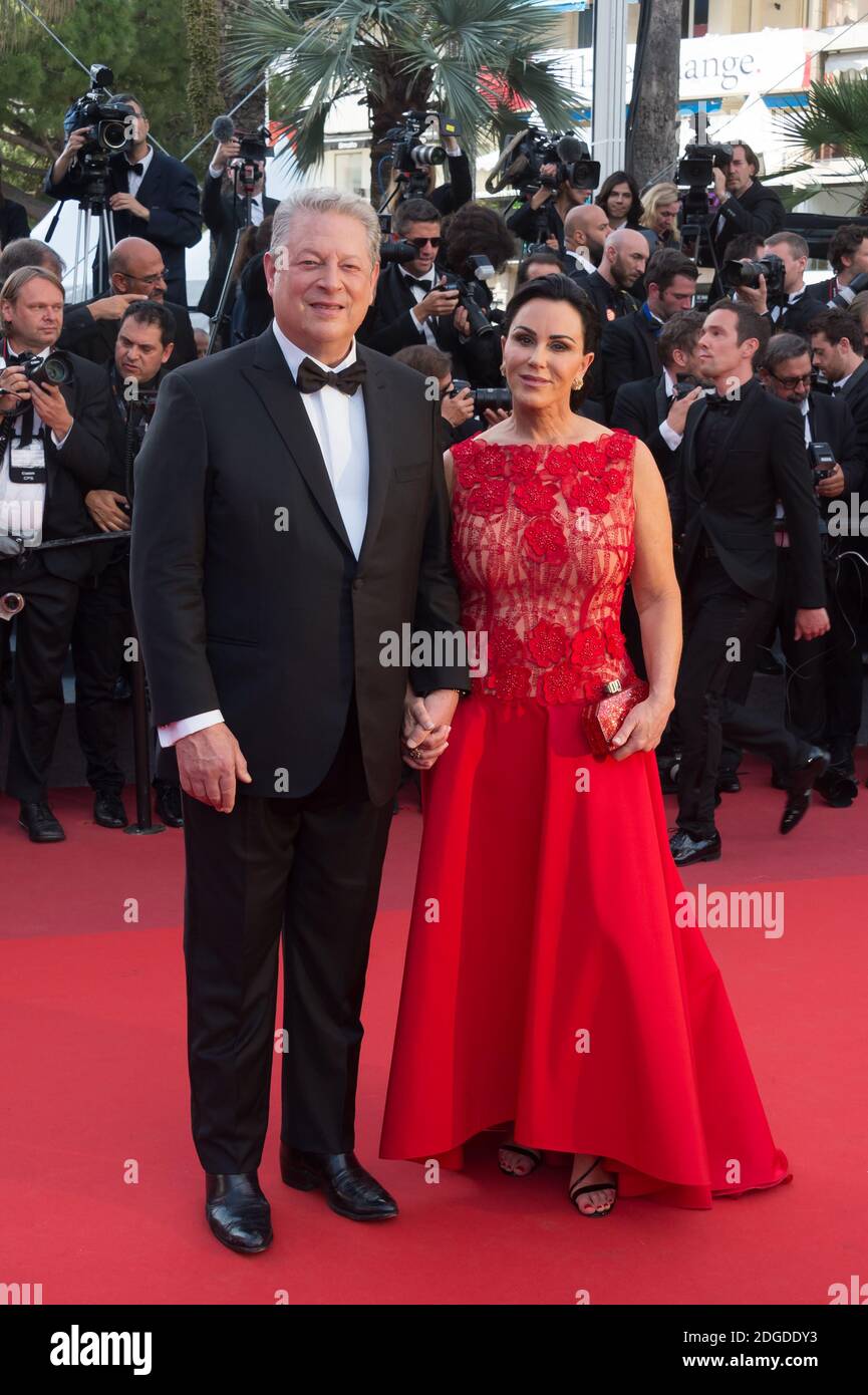 Elizabeth Keadle and Al Gore arriving on the red carpet of 'Mise a mort ...