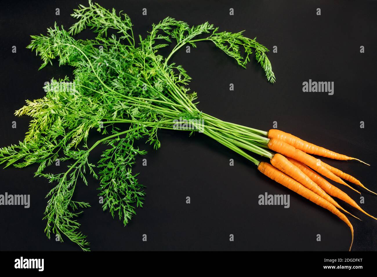 Carrot bunch hi-res stock photography and images - Alamy