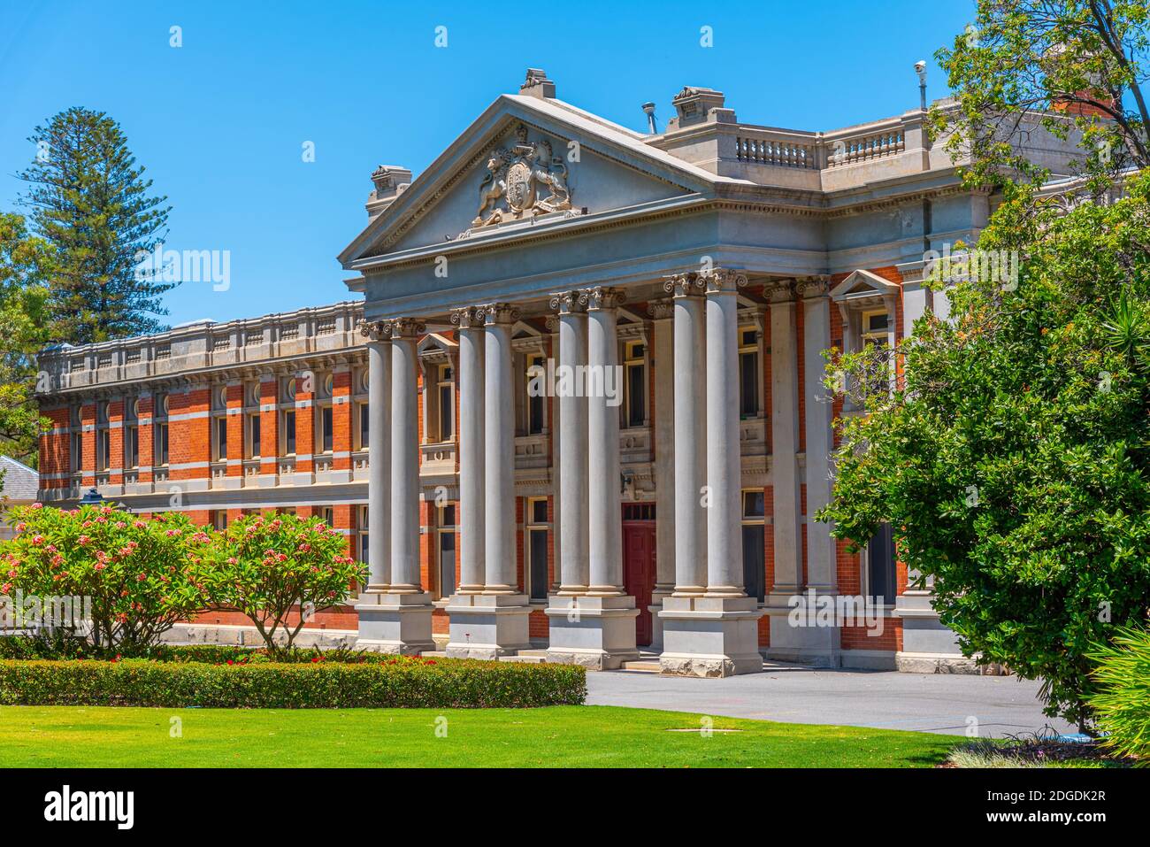 Federal court australia building hi-res stock photography and images ...
