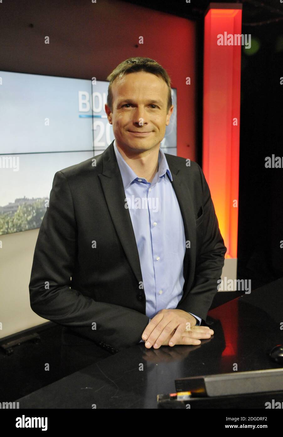 Loic Riviere, Monsieur Meteo de BFMTV pose dans les locaux de BFM/RMC a ...
