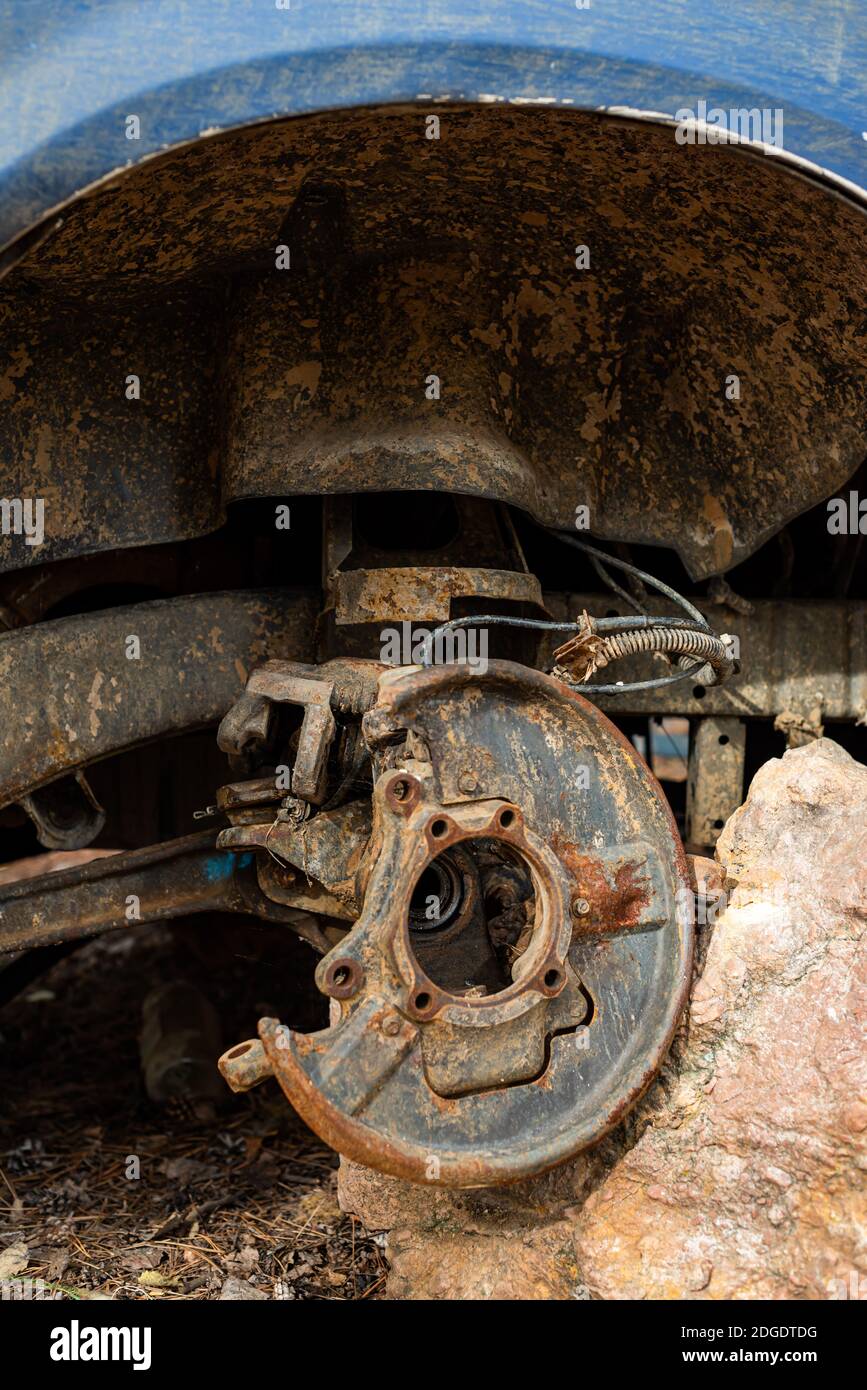 Missing wheels hi-res stock photography and images - Alamy