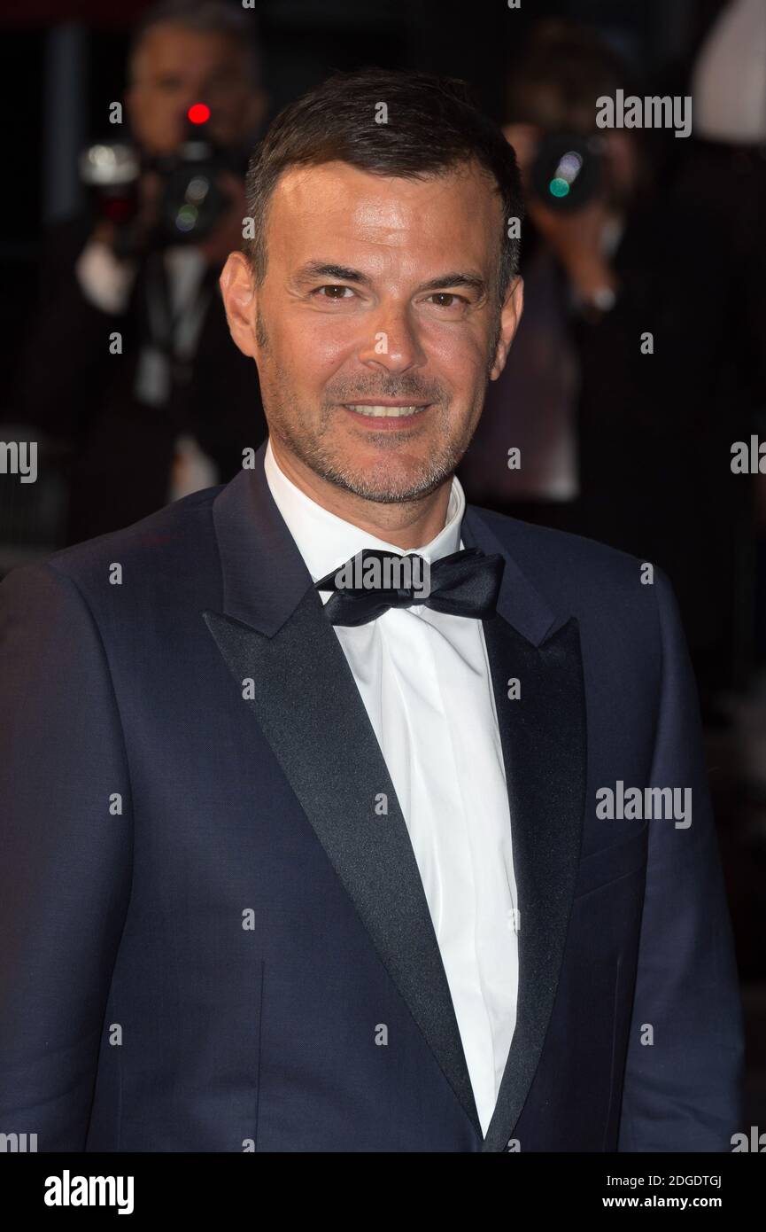 Director Francois Ozon leaving the red carpet of 'Amant Double (L'Amant ...