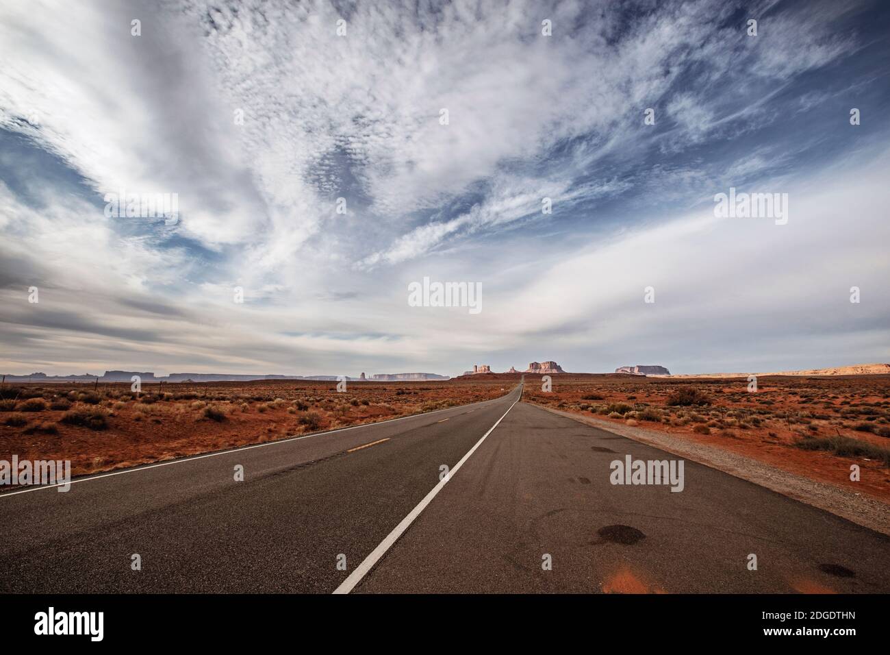 The long straight lonely desert road to Monument Valley, Utah Stock ...