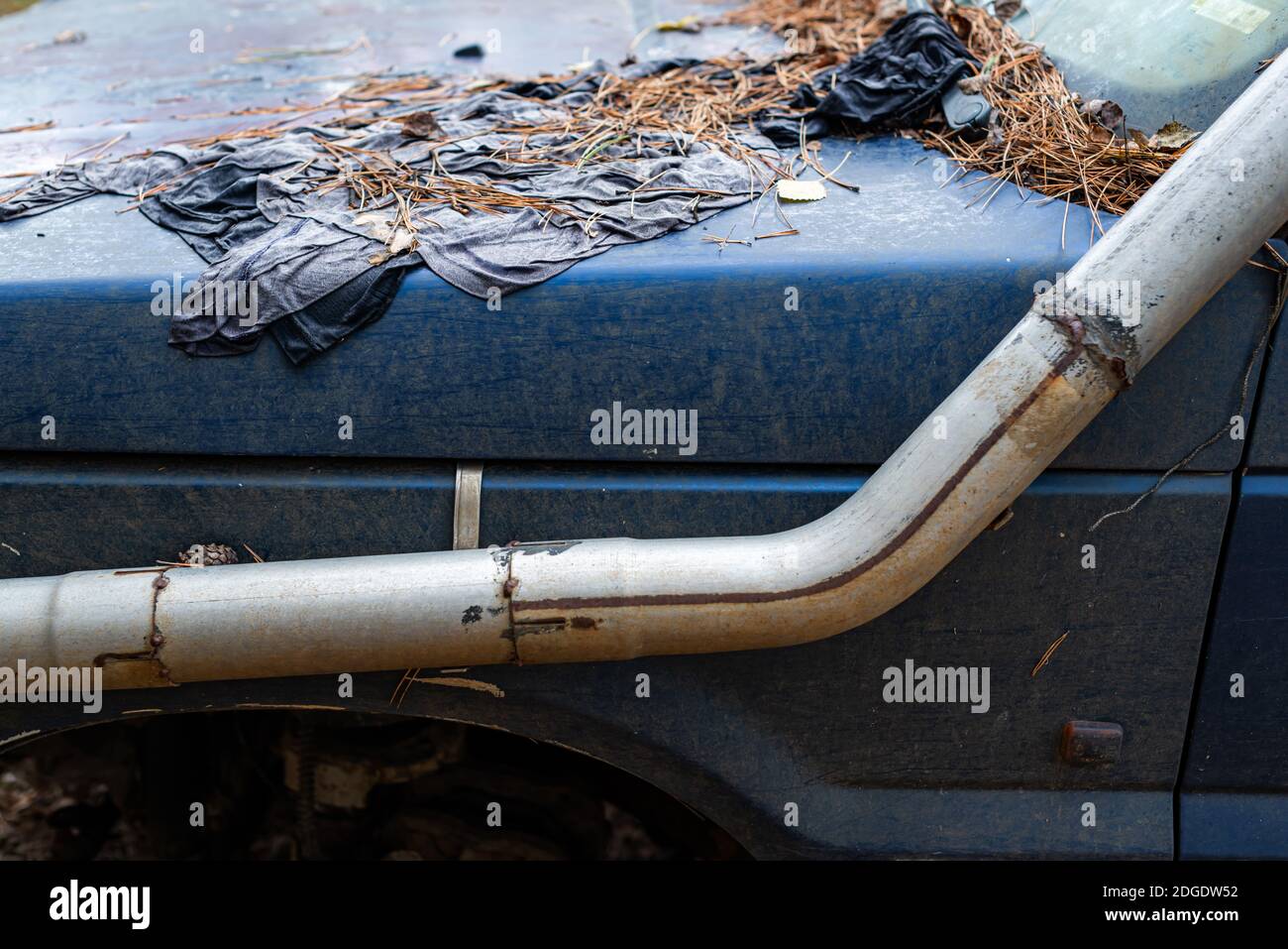 Car muffler fallen off hi-res stock photography and images - Alamy