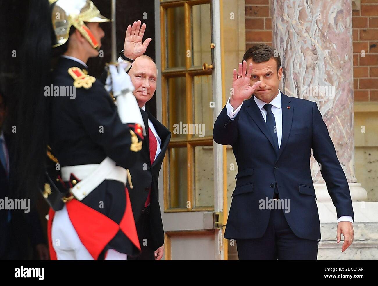 French President Emmanuel Macron welcomes Russian President Vladimir ...