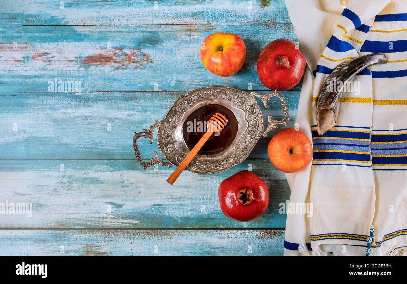 Honey, apple and pomegranate traditional holiday symbols rosh hashanah ...