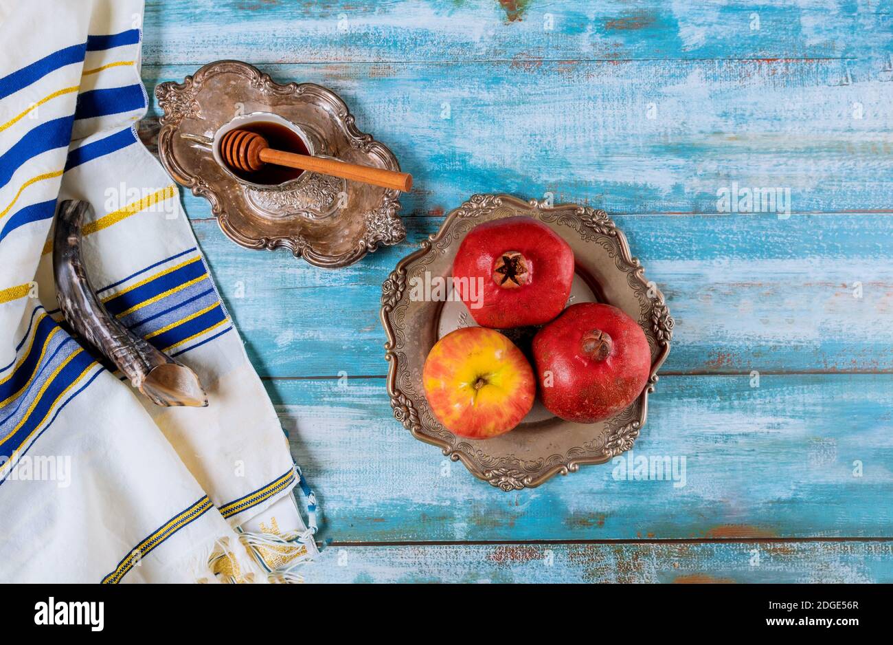 Honey, apple and pomegranate traditional holiday symbols rosh hashanah ...