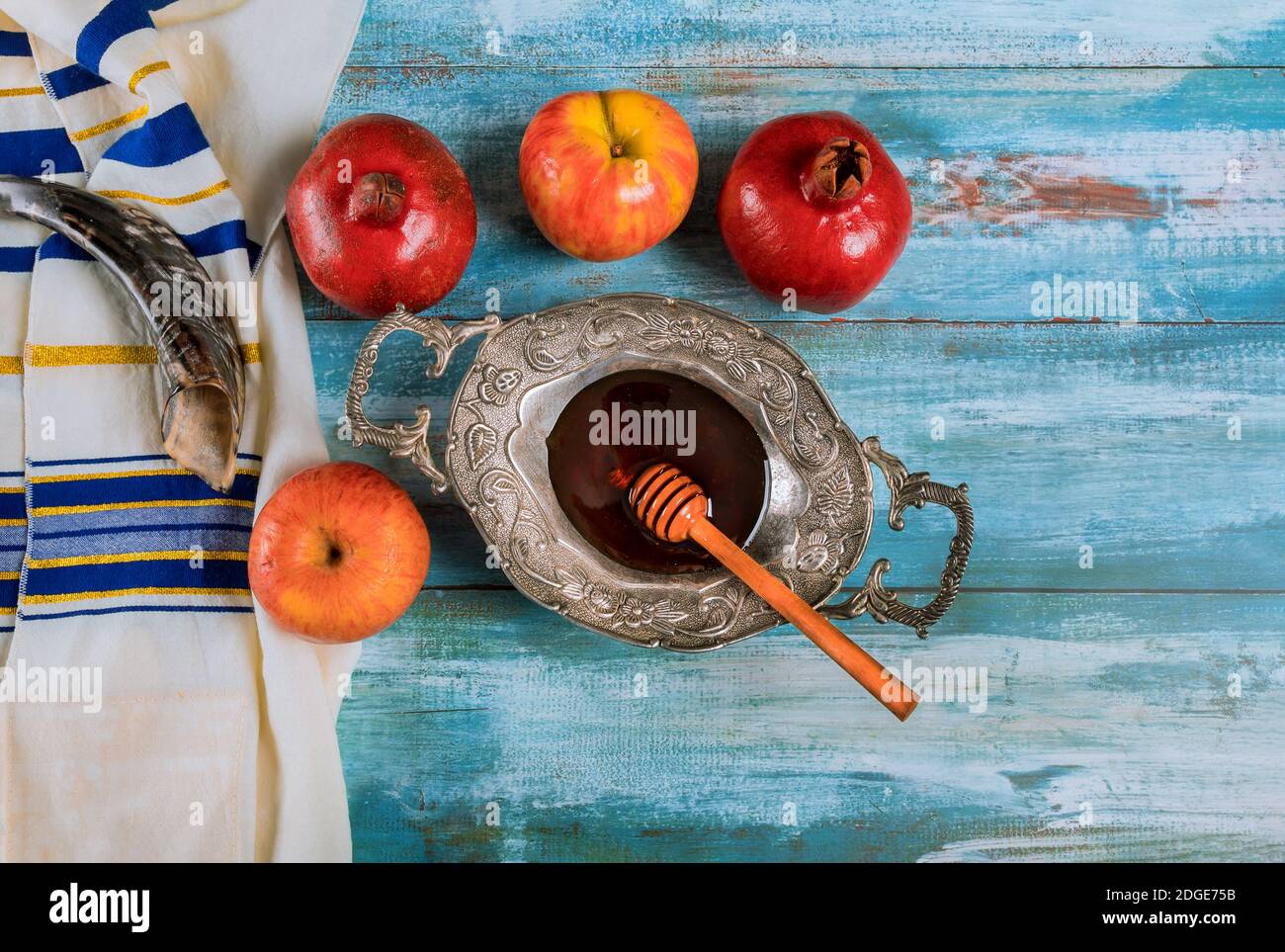 Jewish new year shofar hi-res stock photography and images - Alamy