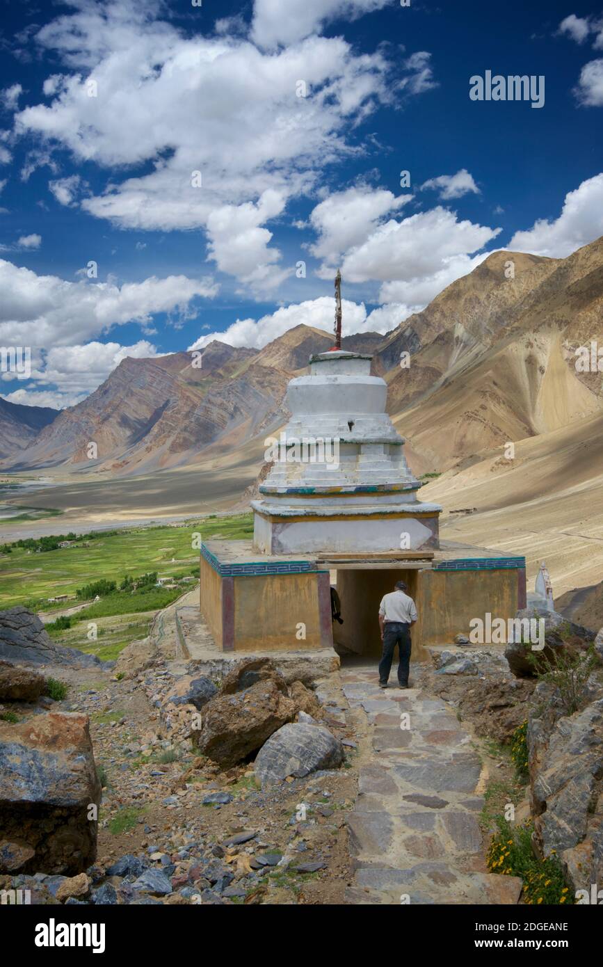 A buddhist chortenon the path to Zangla Palace, Tsa-zar, Zanskar ...