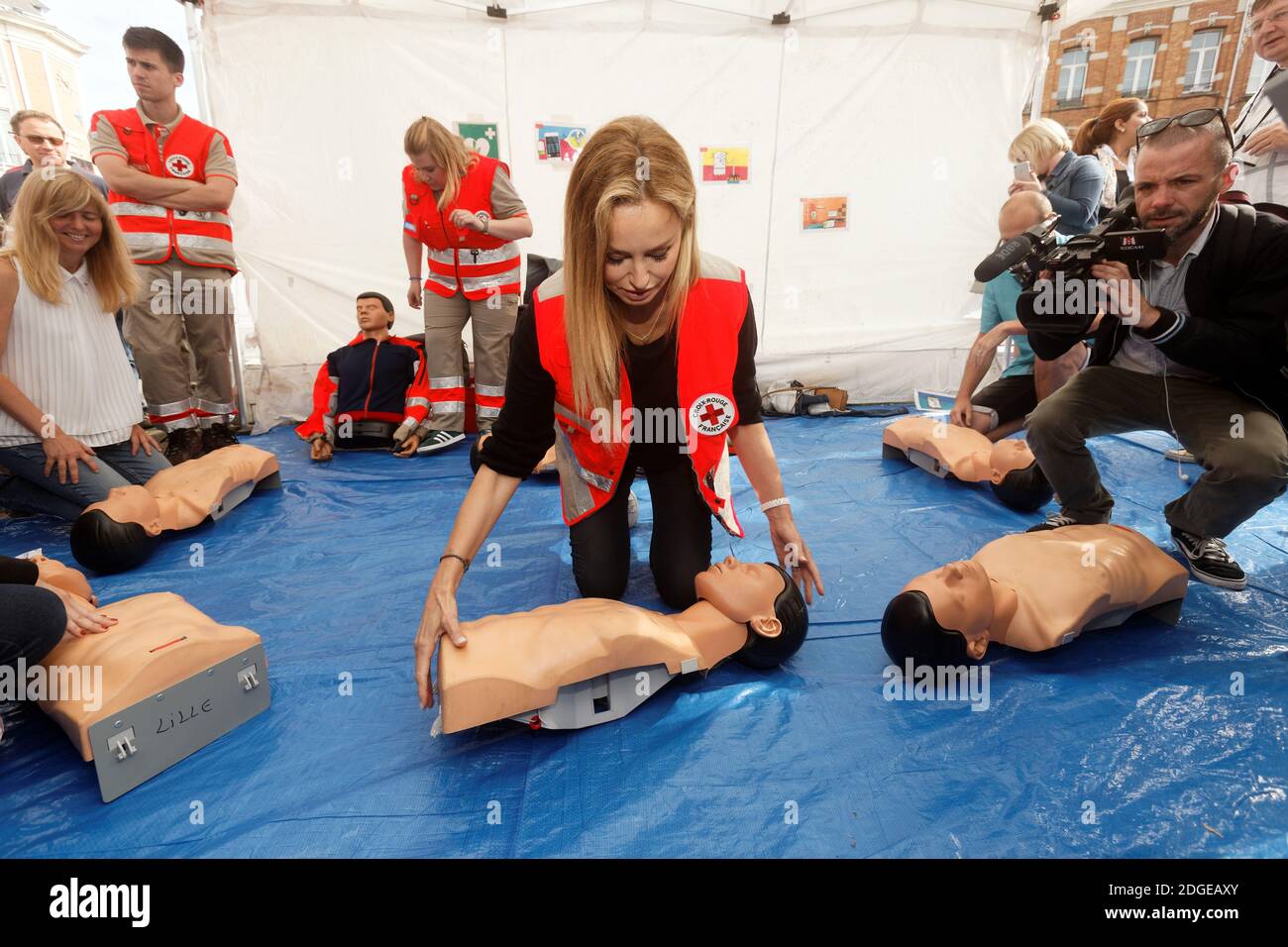 Lancement de la campagne de la Croix Rouge a Lille par Adriana Karembeu ...