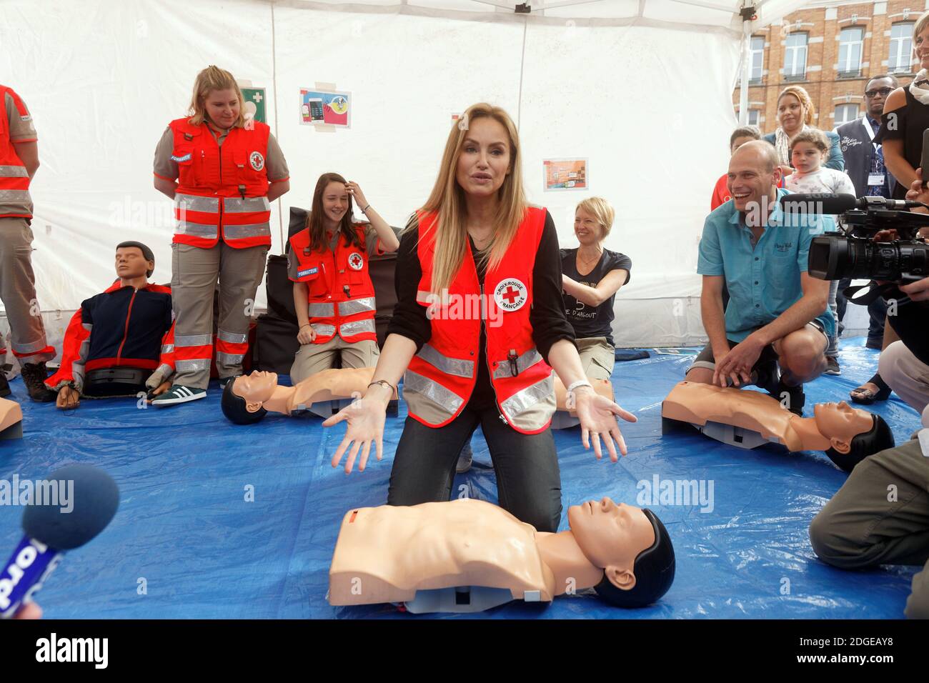 Lancement de la campagne de la Croix Rouge a Lille par Adriana Karembeu ...