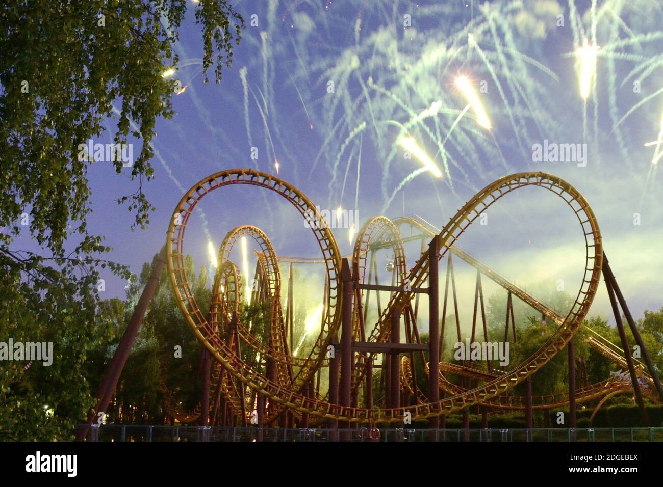 Un feu d'artifice est organise a l'occasion de l'inauguration de la ...