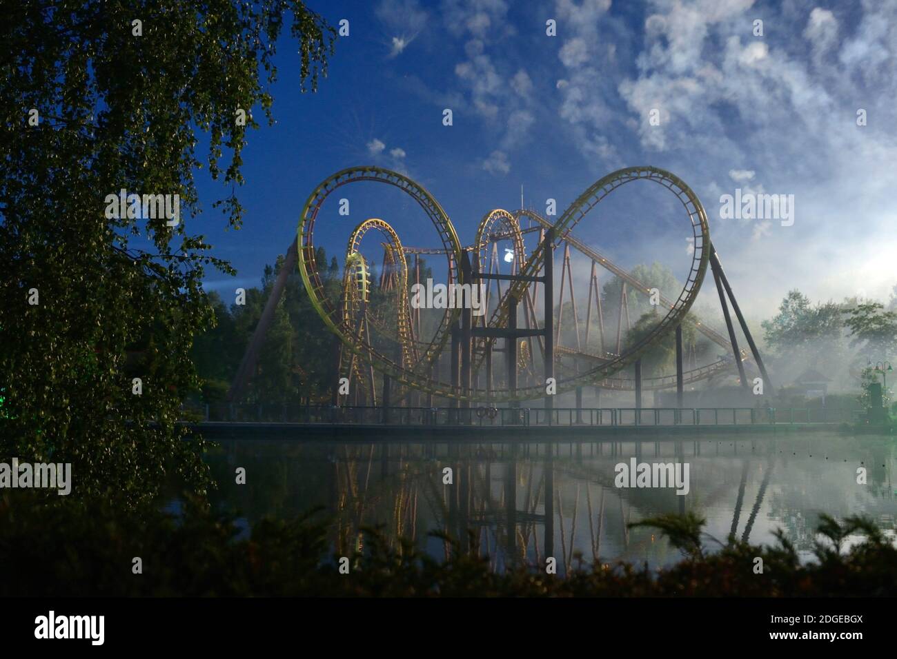 Un feu d'artifice est organise a l'occasion de l'inauguration de la ...