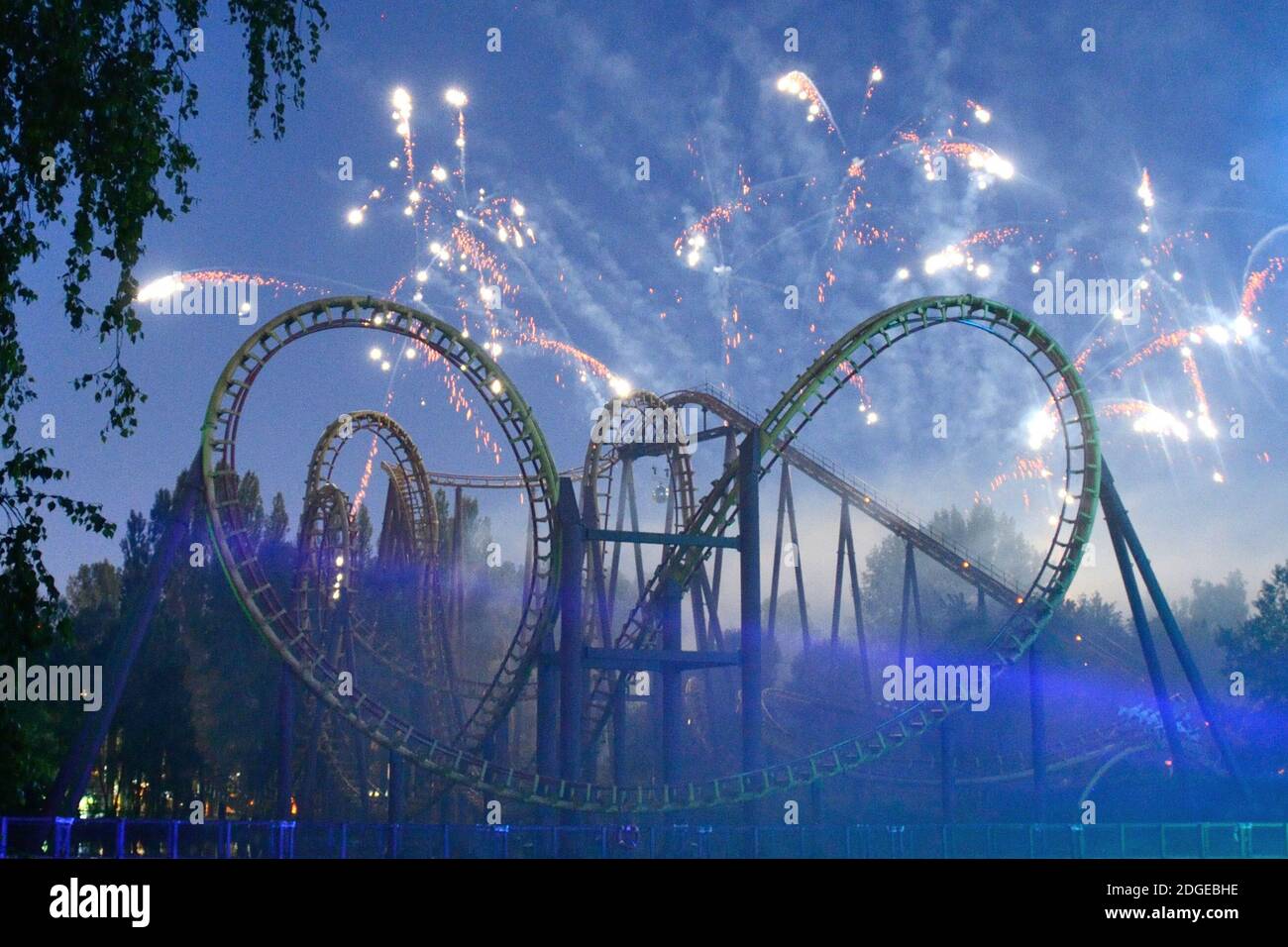 Un feu d'artifice est organise a l'occasion de l'inauguration de la ...