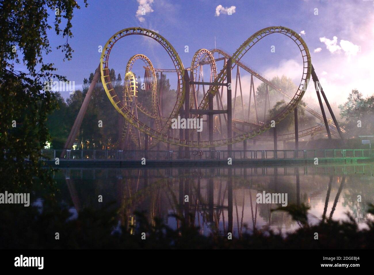 Un feu d'artifice est organise a l'occasion de l'inauguration de la ...