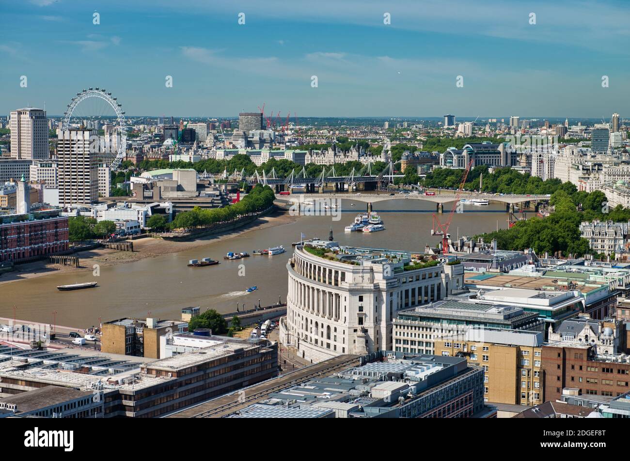 Buildings along the thames hi-res stock photography and images - Alamy