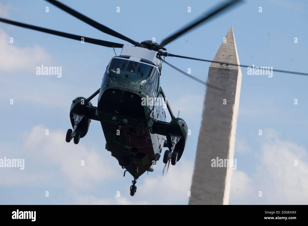 WASHINGTON, DC - JUNE 18: Marine One arrives at The White House ...