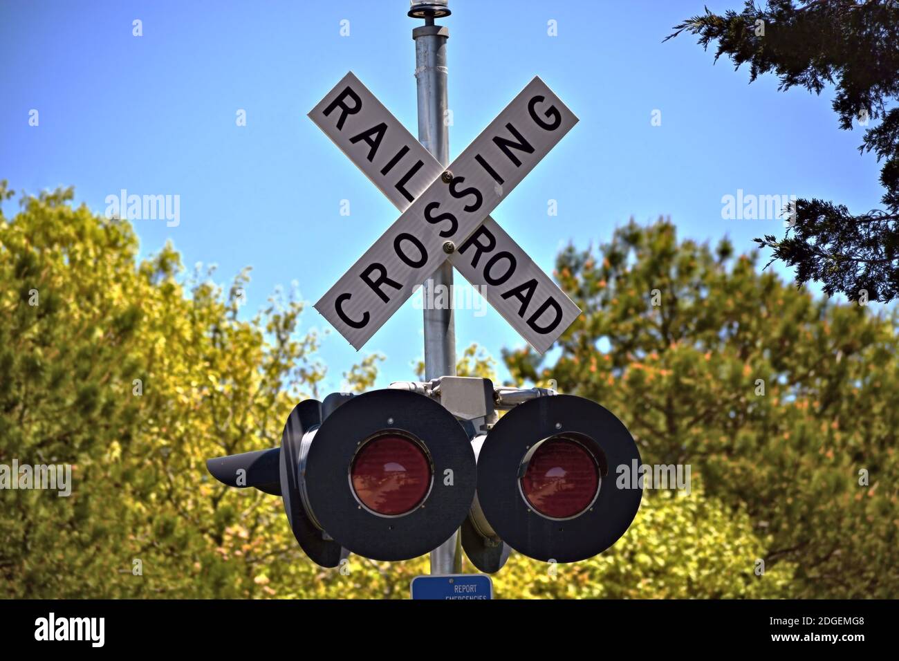 Railroad crossing sign hi-res stock photography and images - Alamy