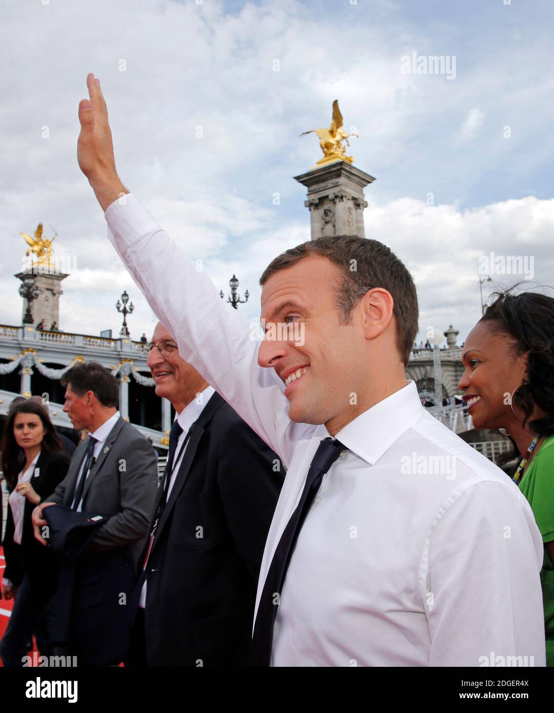 Transformed waves hi-res stock photography and images - Alamy