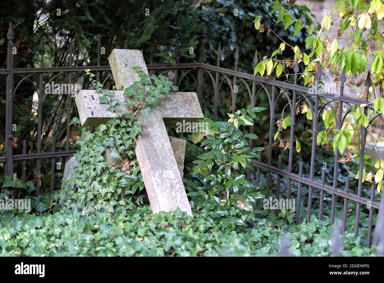 Cemetery with old graves Stock Photo - Alamy