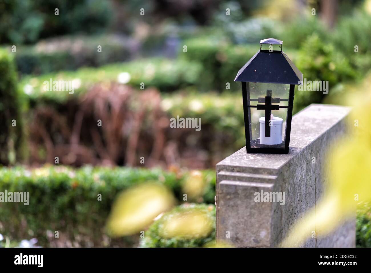 Old churchyard cemetery hi-res stock photography and images - Alamy