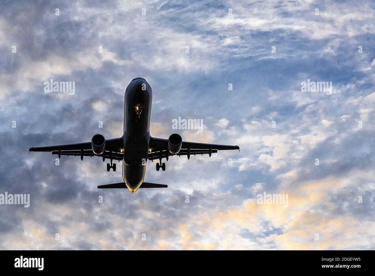 Aircraft shortly before landing Stock Photo - Alamy