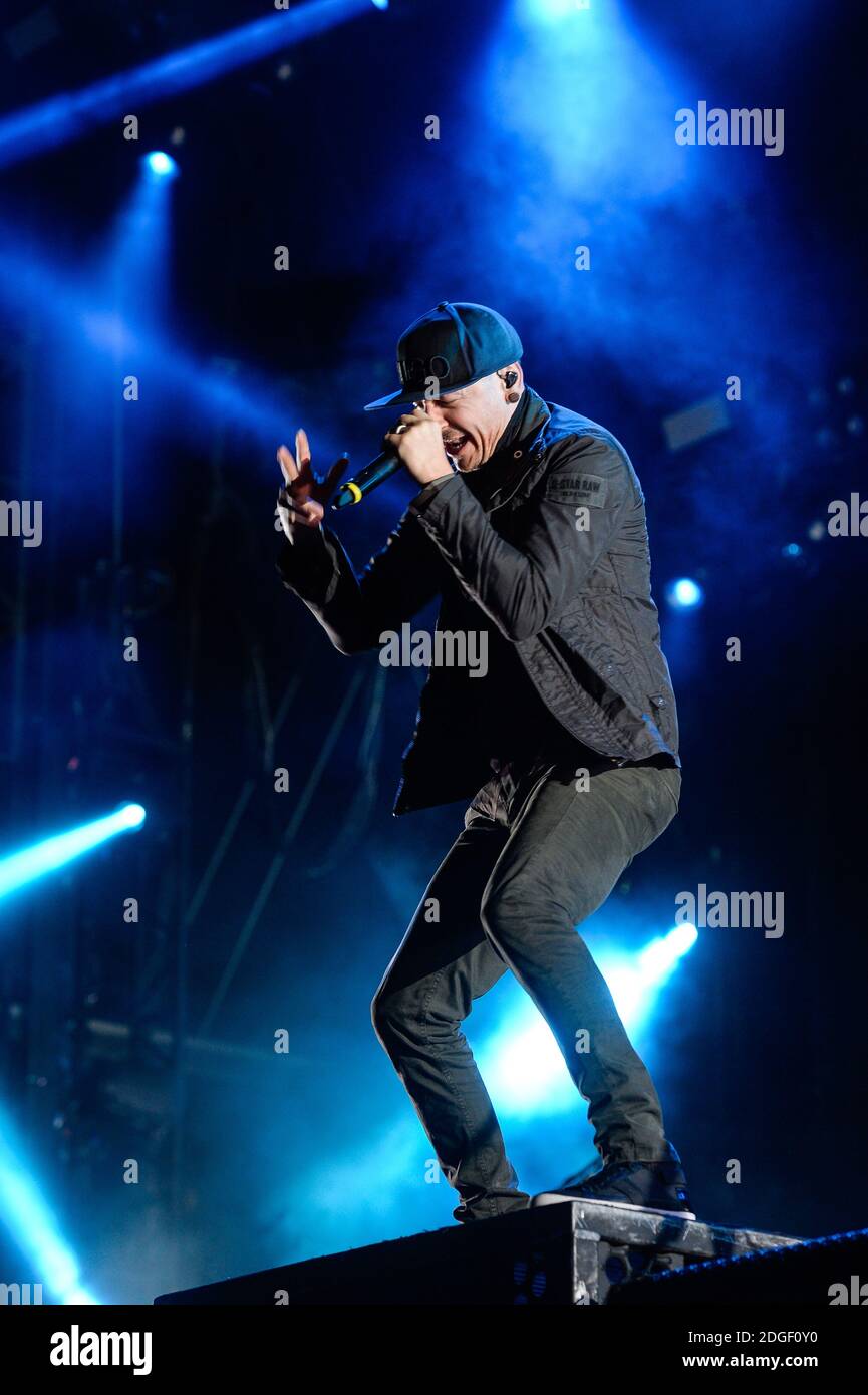 Linkin Park performing live on stage during Southside Festival in ...