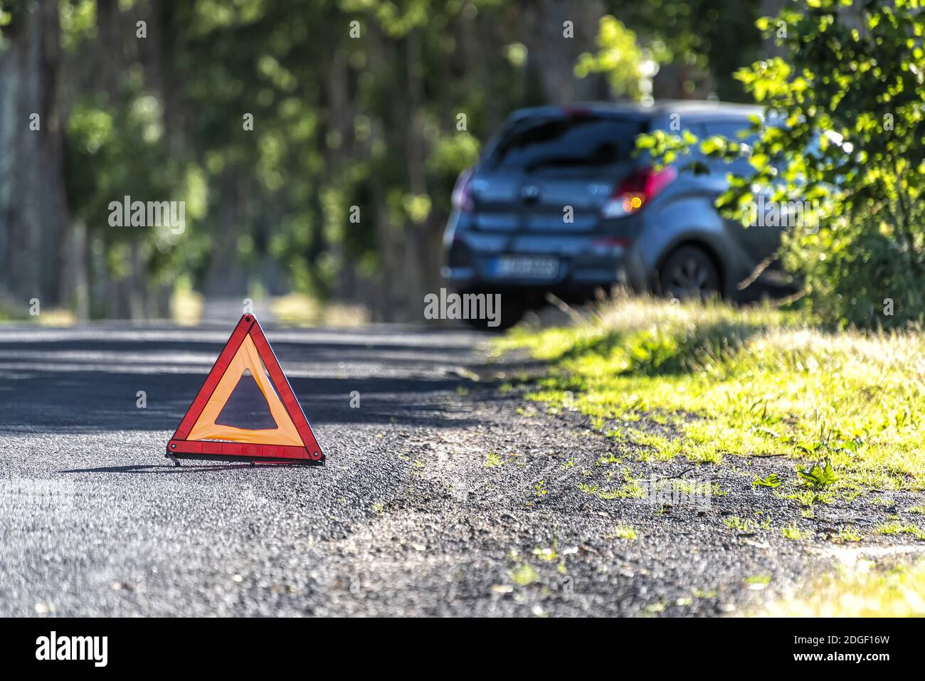 Car breakdown on a country road Stock Photo - Alamy